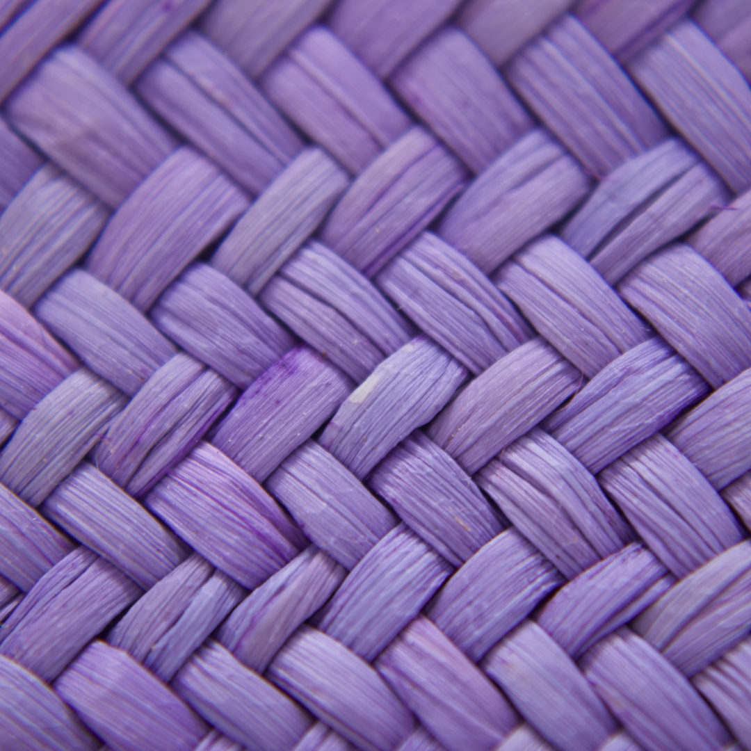 Lila Palma Jipijapa artisan fan with wooden mango – Teya Artesanal